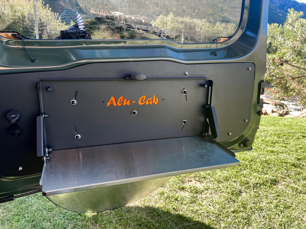 שולחן מתקפל לדלת אחורית AluCab JIMNY Rear Door Drop Down Table - איש שטח
